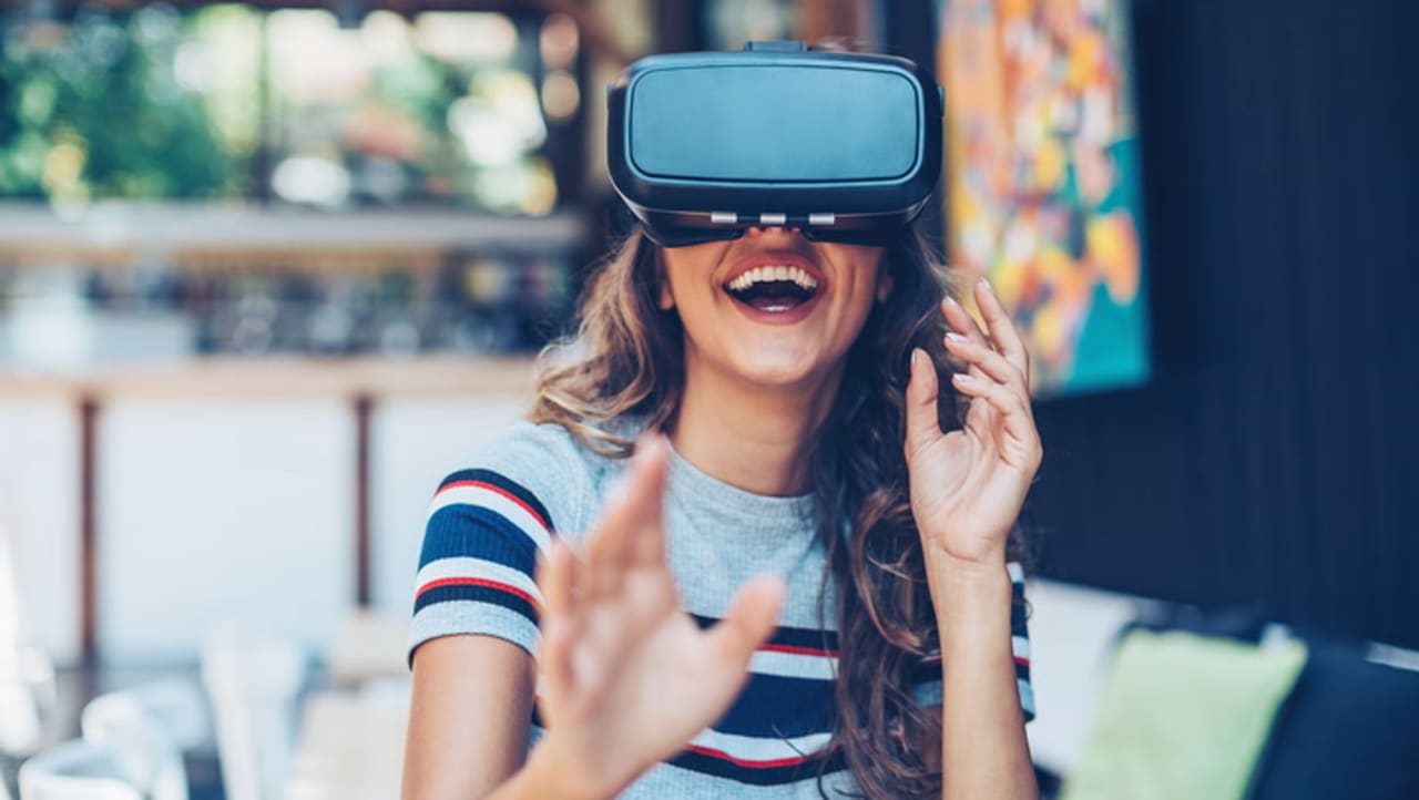 Hulu's Virtual Reality Concert Series "On-Stage" Is The Perfect Mix Of ...