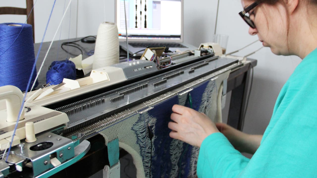 A Machine That Turns Your Brainwaves Into Knitting Patterns