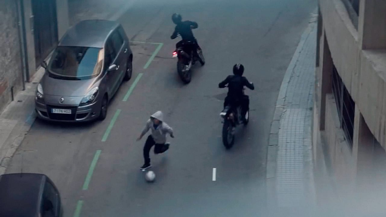 Samsung Recruits Lionel Messi to Lead Us Against the Alien (Soccer) In