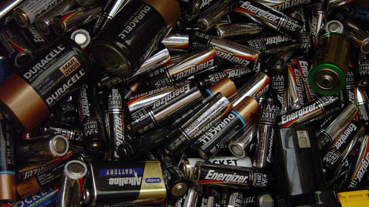 With “Self-Healing” Batteries, Longer Smartphone Battery Life Is Withi