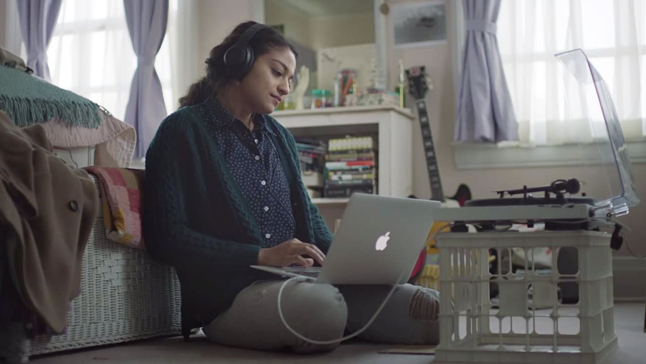 Apple Wants To Play Your Heartstrings With Its New Holiday Ad