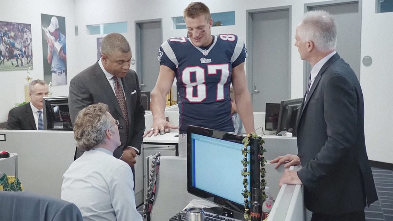 Rob Gronkowski Shows Off His Shiny, New 205-Diamond Ring At The ESPN O