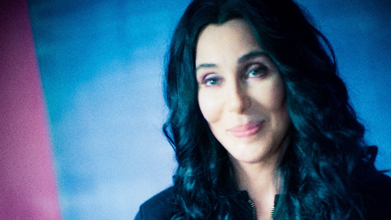 How Cher Succeeds On Stage And On Twitter