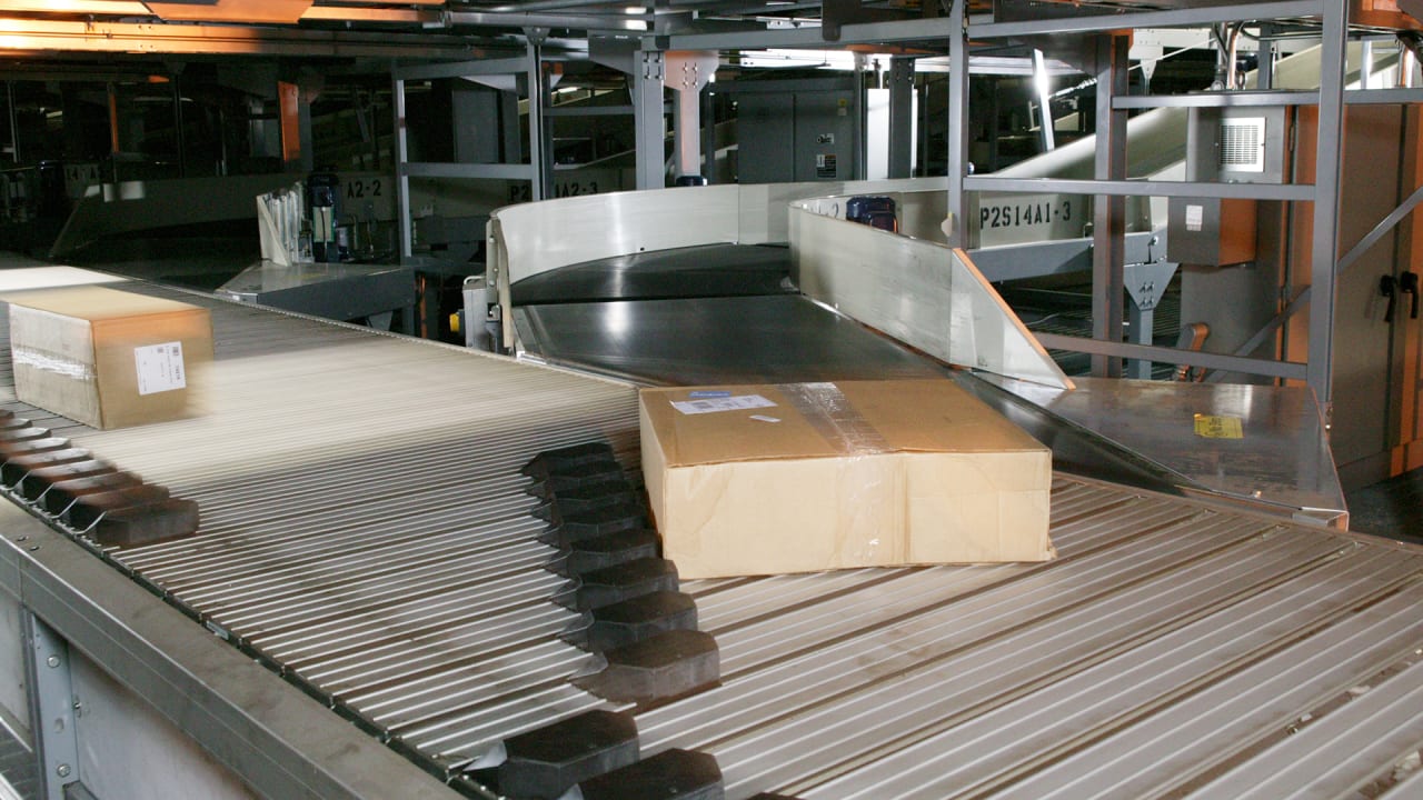The Technology That Gets A Package From The Warehouse To Your House