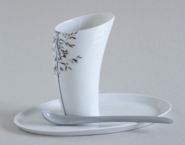 These Dishes Are Covered In Flies, And They’re Beautiful