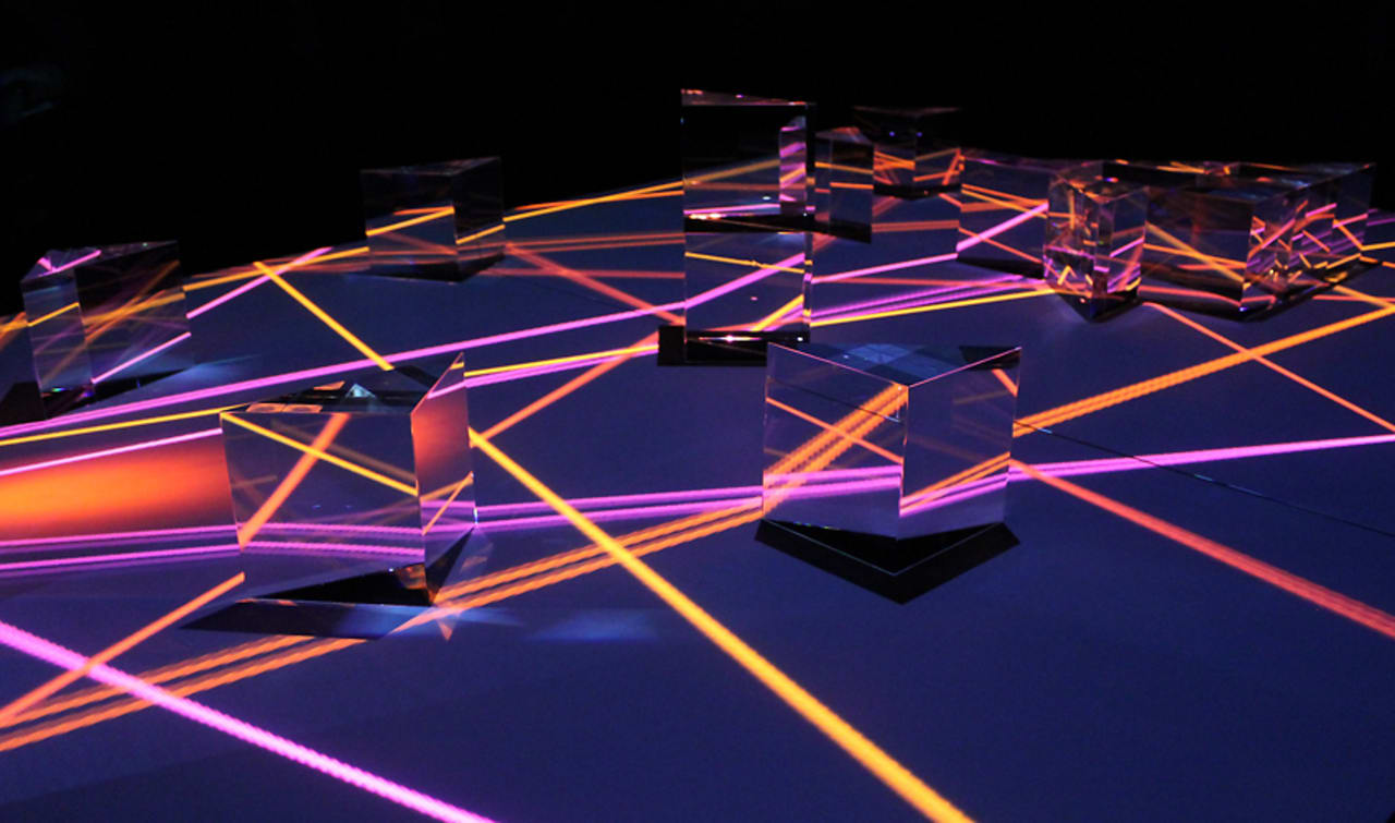 Installation Lets You Bend Light Like Isaac Newton [Video]