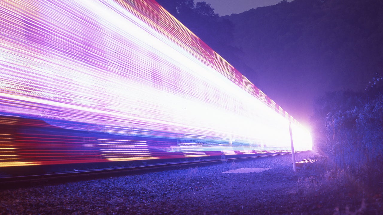 Long-Exposure Pics Make Trains Look Like Laser Beams