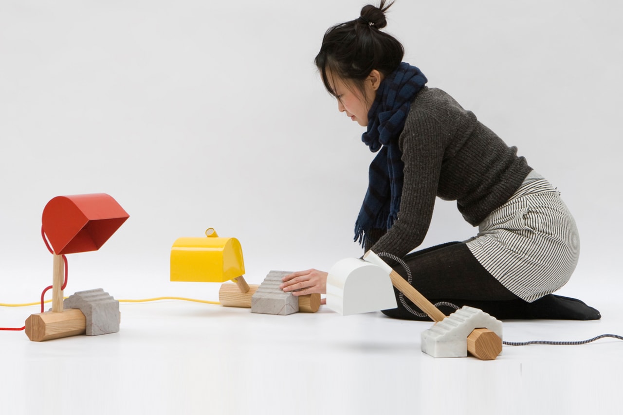 A Brilliantly Simple Desk Lamp That Adjusts, Without Moving Parts