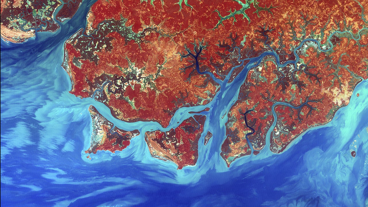 Beautiful Images Of Earth, Taken From A Satellite 450 Miles Up