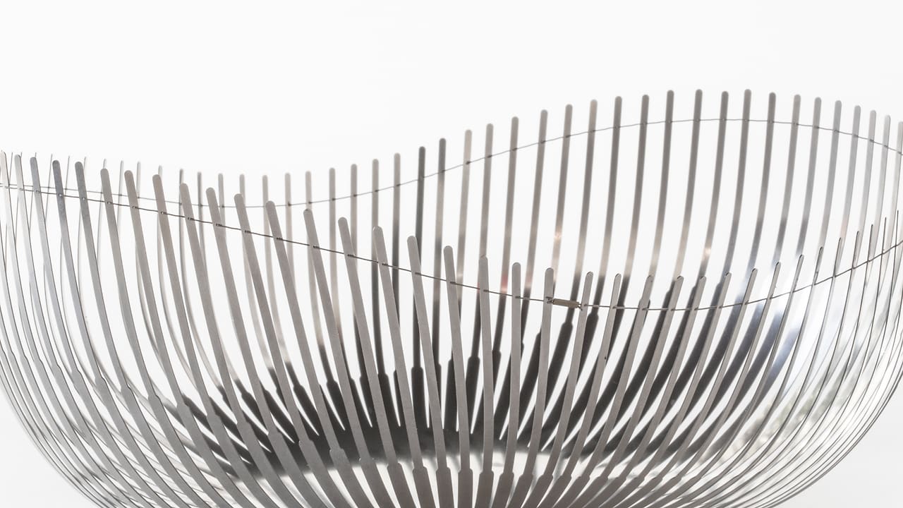 Delicate Steel Bowls That Flex With A Wire