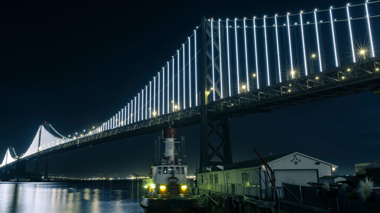 Watch 25,000 LEDs Sparkle Across The Bay Bridge