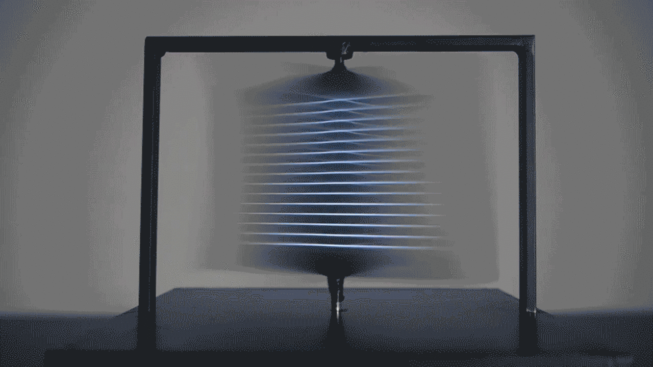 A Twirling Monitor Creates Incredible 3-D Sculptures