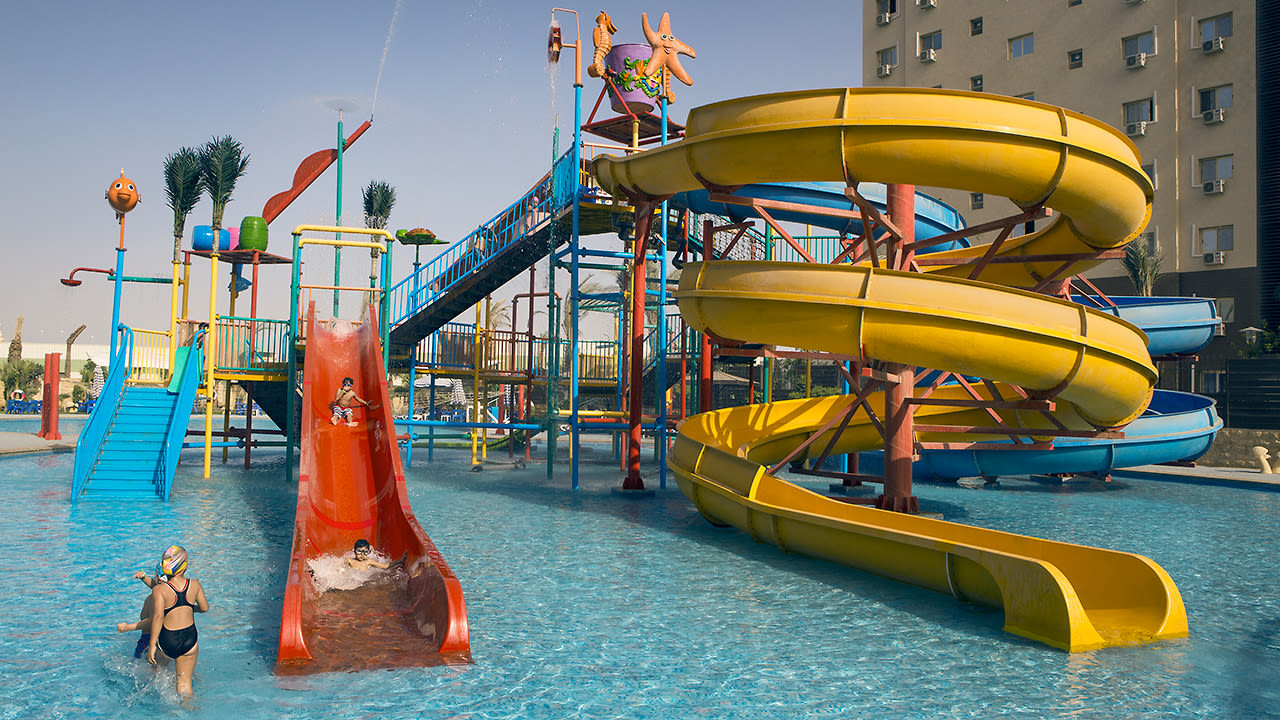 Welcome To Fun Valley, A Surreal Chinese Theme Park In The Egyptian De