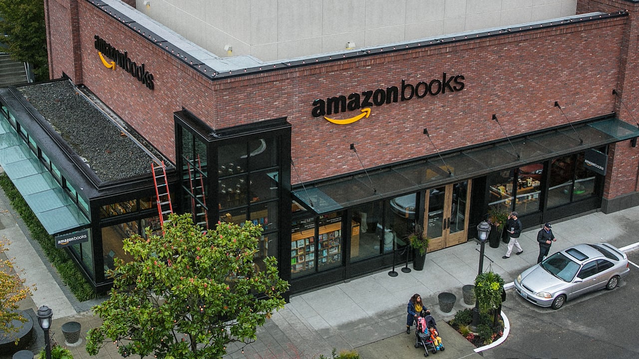 With Amazon Books, Jeff Bezos Is Solving Digital Retail’s Biggest Desi