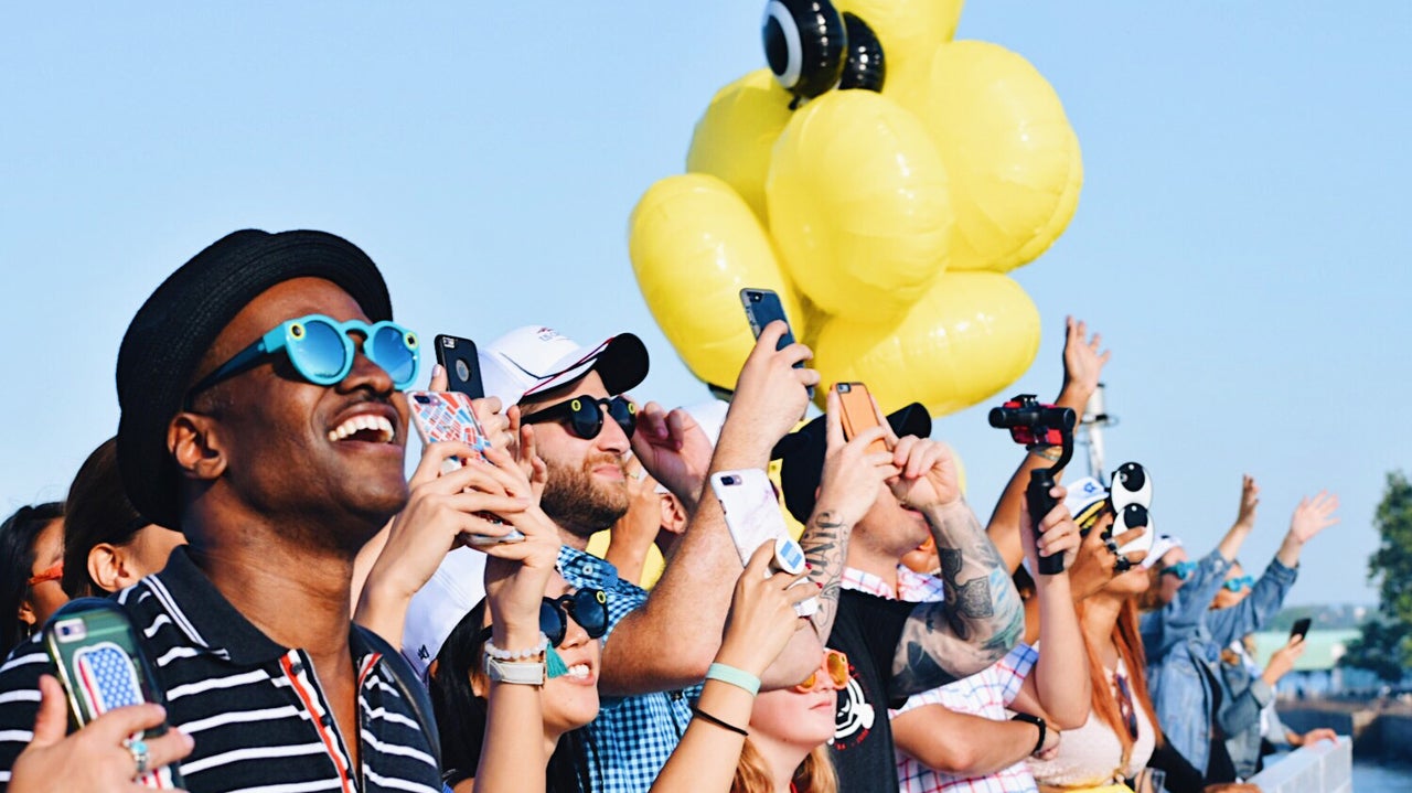 U.S. Open tennis fans just got invaded by Snapchat Spectacles vending