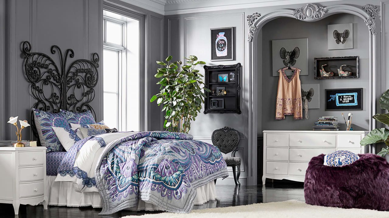 Anna Sui Recreates Her Teen Bedroom, Allowing Us To Get A Peek At Her