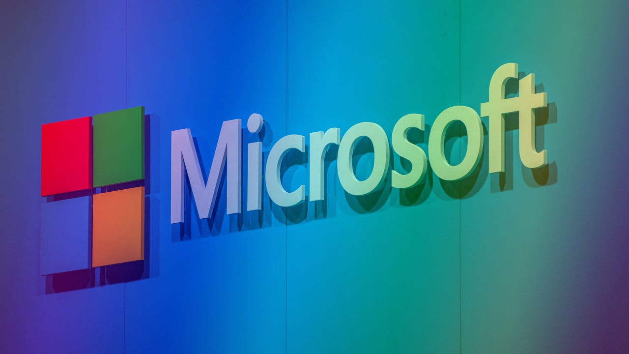 Microsoft might revive its Courier concept with a dual-screen tablet a