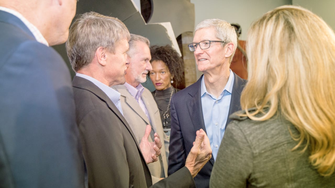Tim Cook will have a private meeting with President Trump today