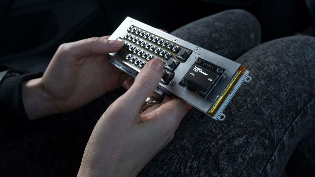 This Tiny Gadget Creates An Uncensored Mini Internet