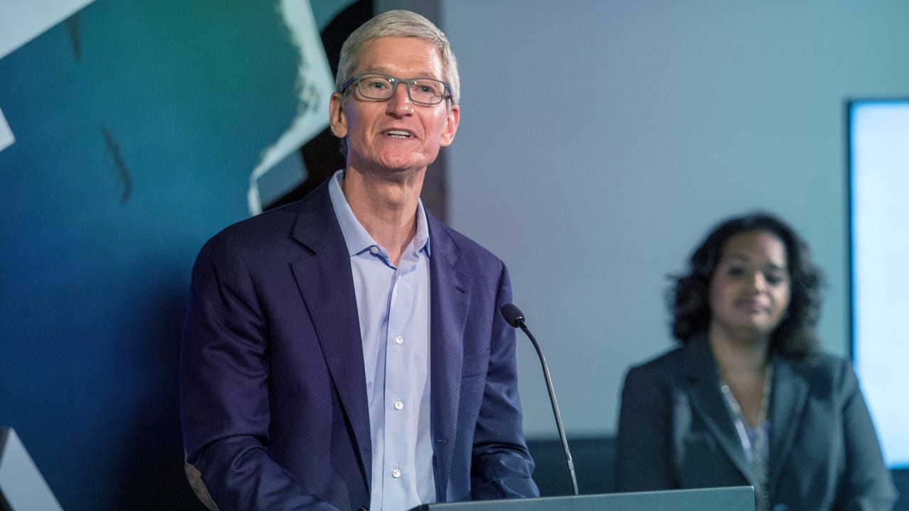 Watch: Tim Cook talks data privacy, gun control, Steve Jobs in Duke co