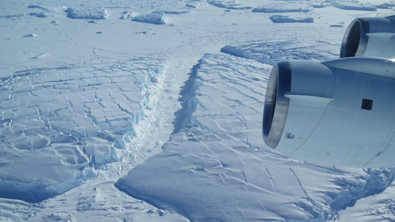 An underwater wall could slow Antarctic glacier collapse An underwater wall could slow Antarctic glacier collapse