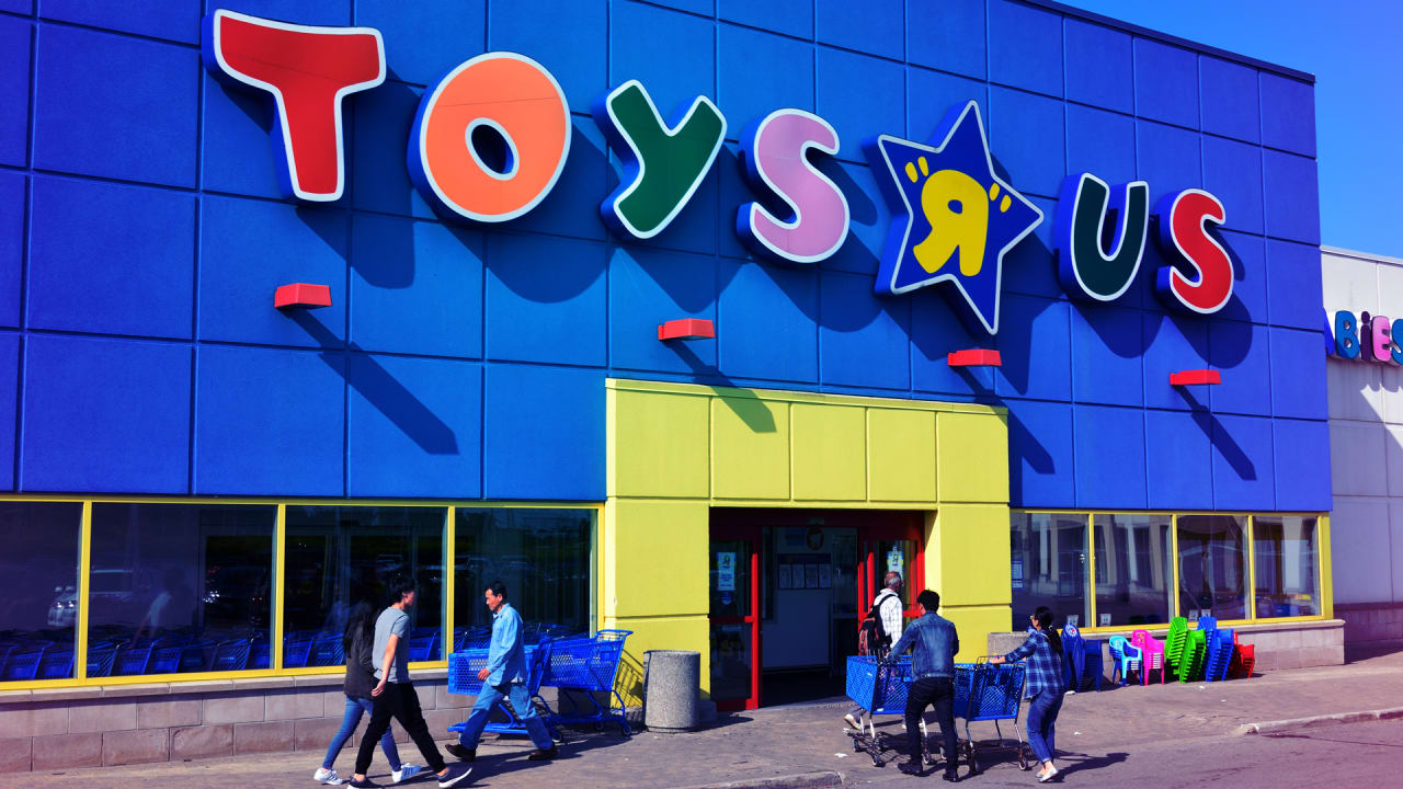 As shoppers hunt for a Toys "R" Us alternative, former employees get l