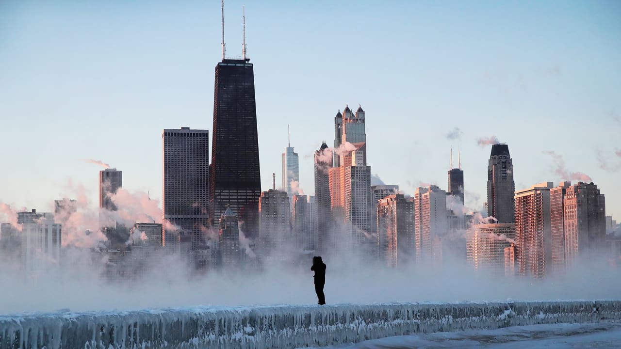 These stunning polar vortex photos and videos show a frozen Midwest an