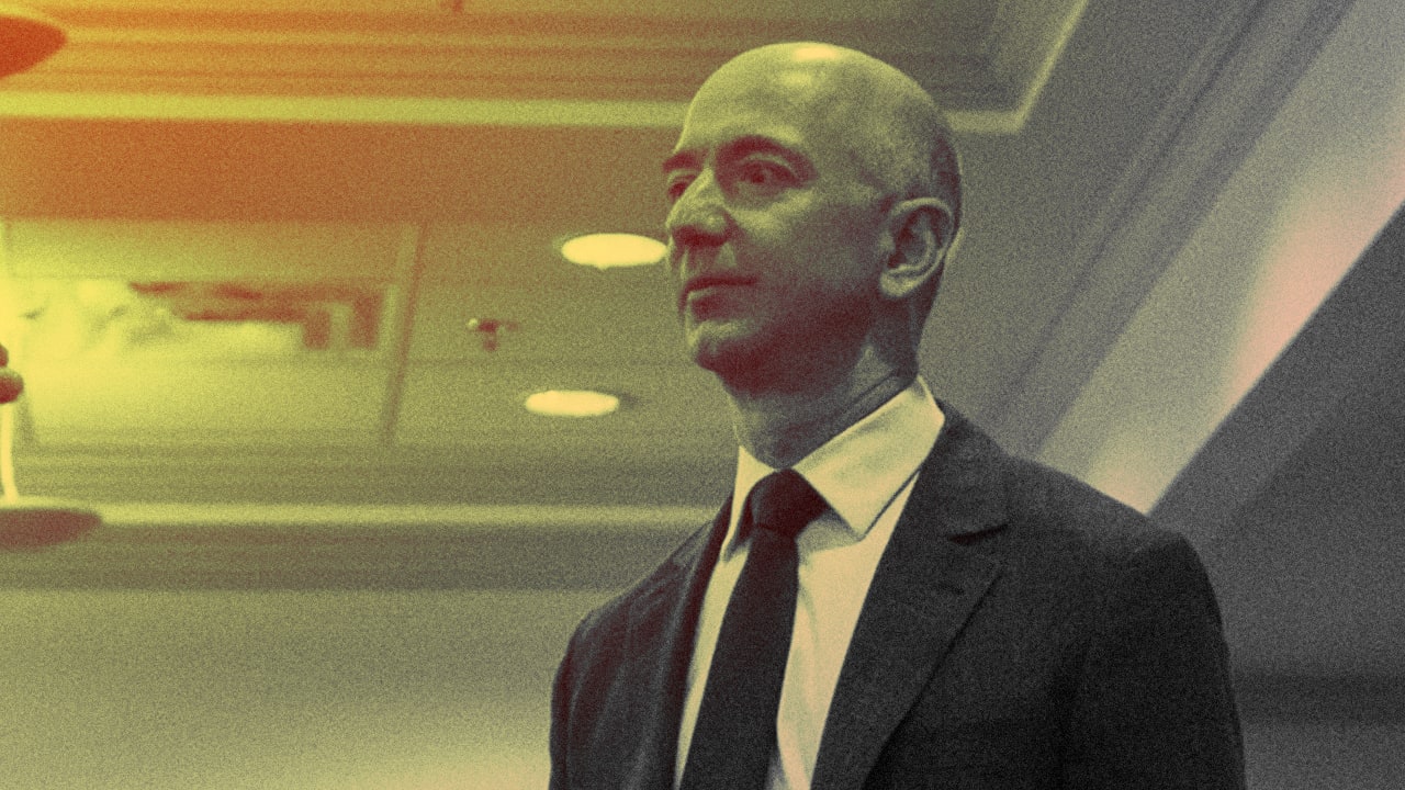 Jeff Bezos publishes National Enquirer extortion emails Jeff Bezos publishes National Enquirer extortion emails
