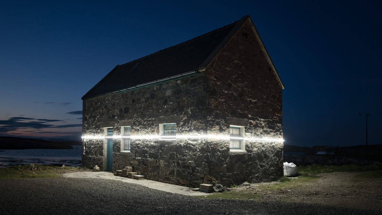 Pekka Niittyvirta and Timo Aho install climate art piece "Lines"
