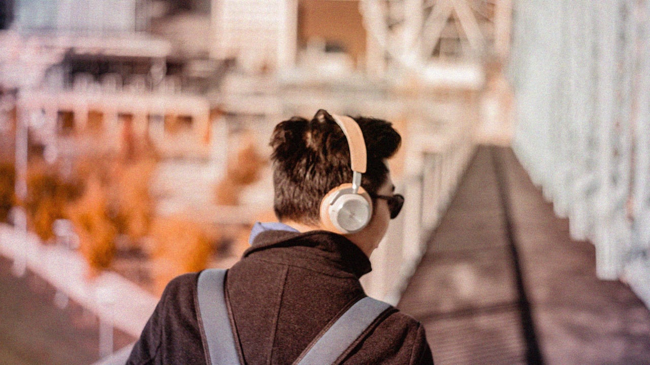 Spotify adds to its podcasting portfolio by buying Parcast