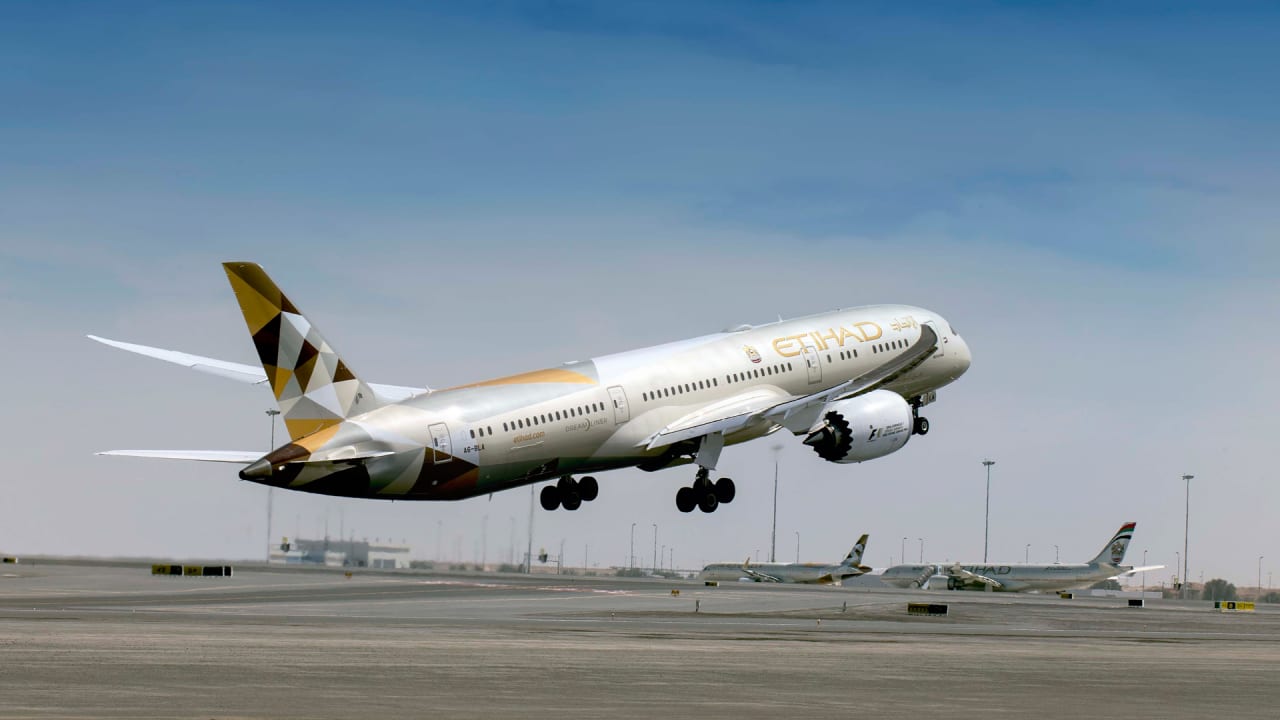 Etihad Airways flies without single-use plastic for Earth Day 2019