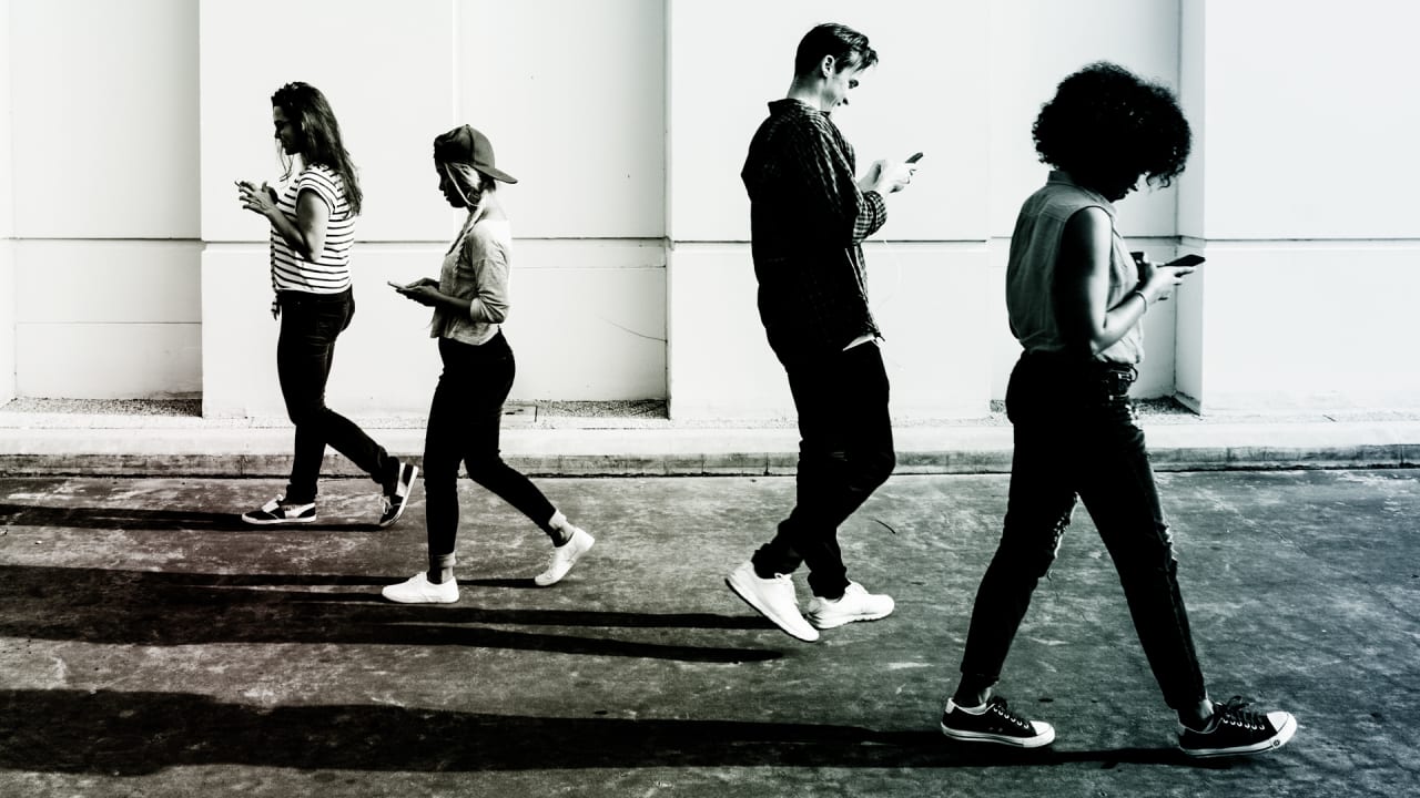 NY cellphone users could be fined for texting at crosswalks