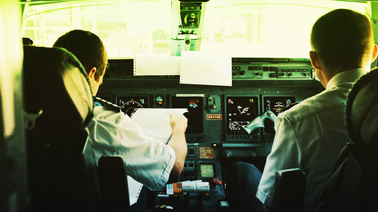 To improve air safety, let pilots nap in the cockpit