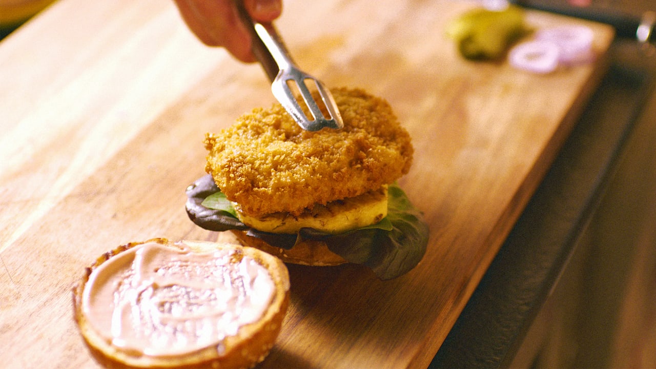 SuperMeat's restaurant serves a "cultured chicken" sandwich