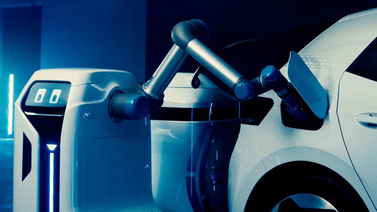 This Volkswagen robot will roll up and charge your electric car