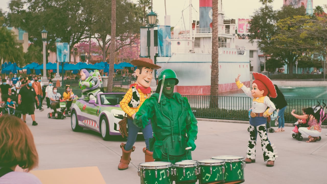 Disney accused of breaking pay-secrecy laws: report