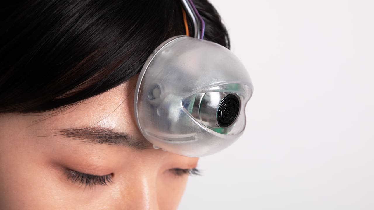 Third Eye is a robotic eyeball for smartphone addicts