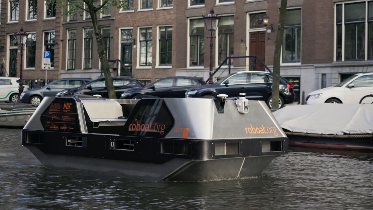 This autonomous, robotic boat could transform a city's waterways