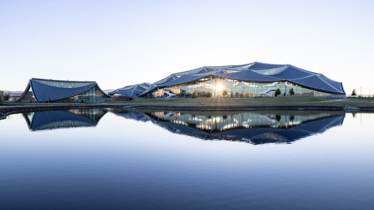 Google's new Mountain View campus is covered in 50,000 dragonscale sol