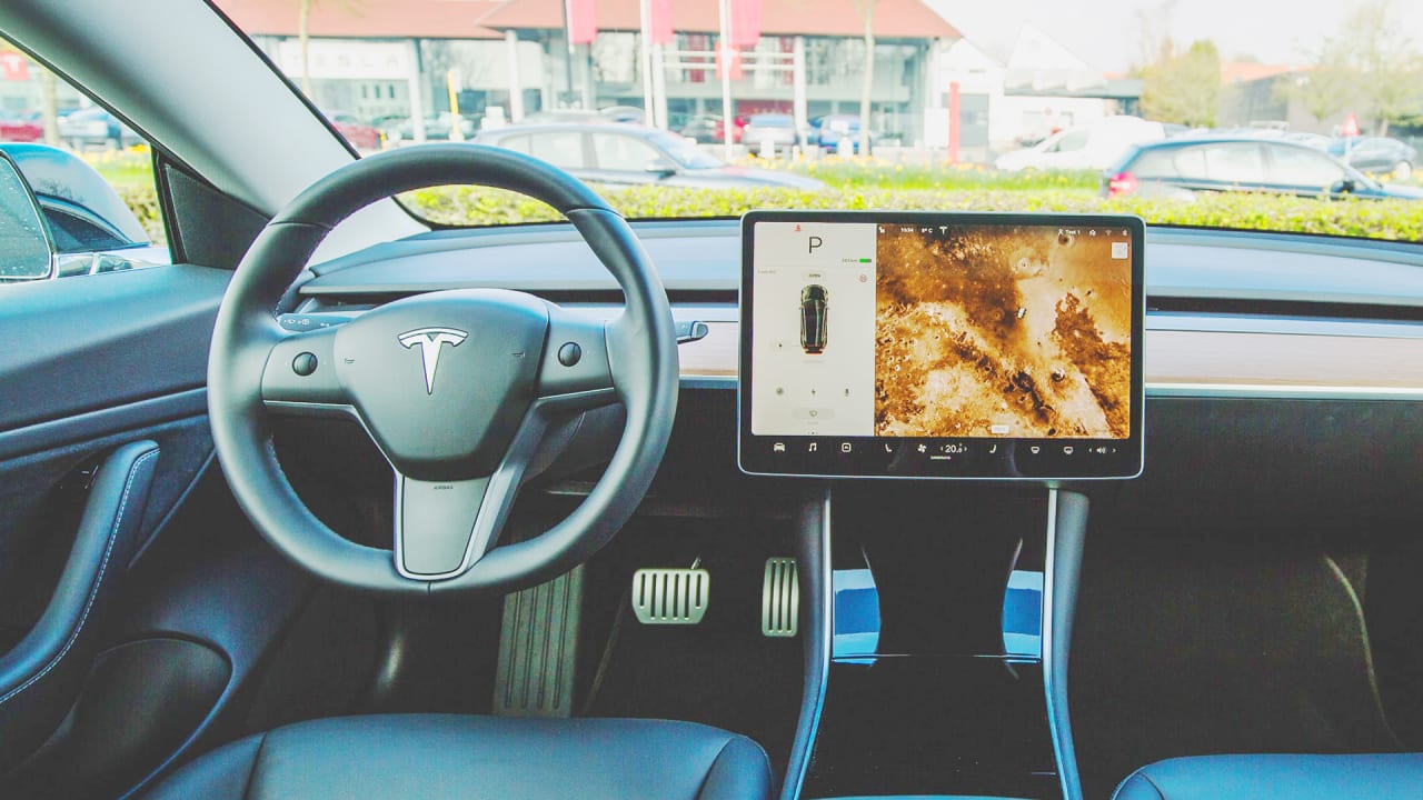 The DOJ opens an investigation into Tesla’s autopilot claims The DOJ opens an investigation into Tesla’s autopilot claims