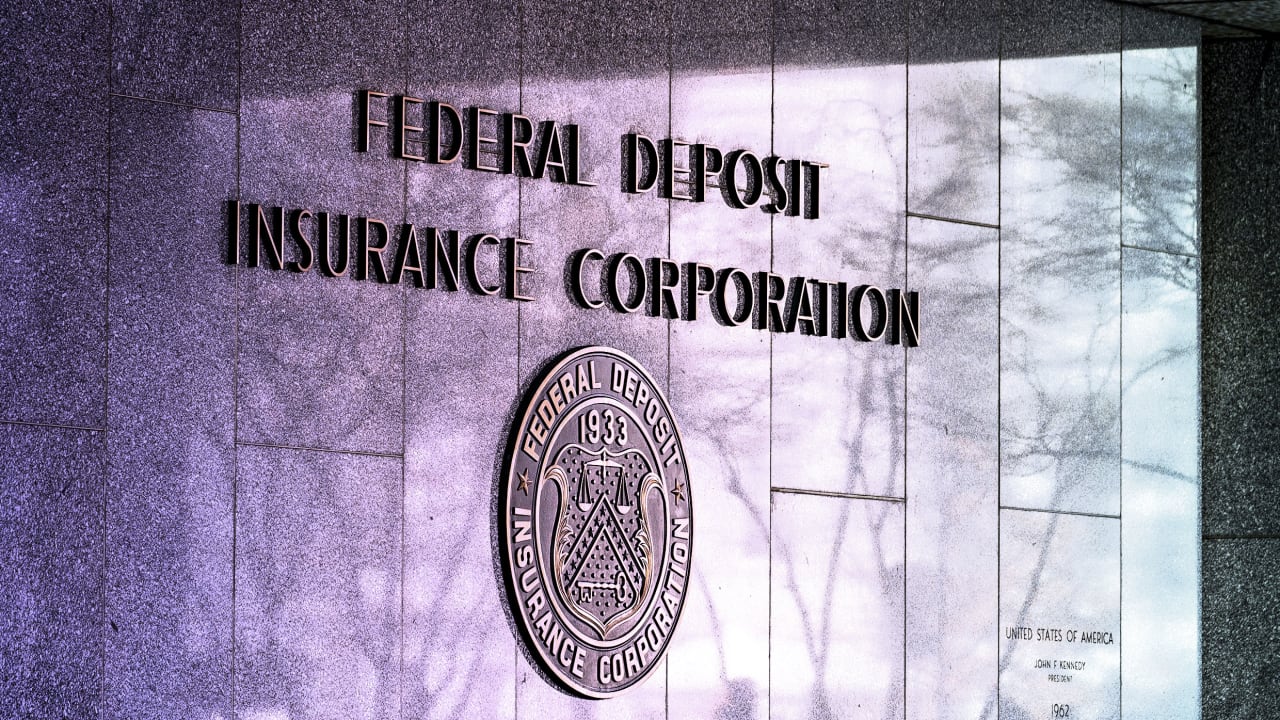 FDIC proposes big banks pay fees after SVB, Signature Bank failures FDIC proposes big banks pay fees after SVB, Signature Bank failures