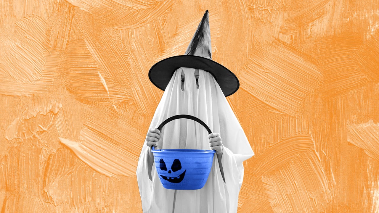 Halloween trick-or-treat blue buckets: Blue pumpkin trend explained Halloween trick-or-treat blue buckets: Blue pumpkin trend explained