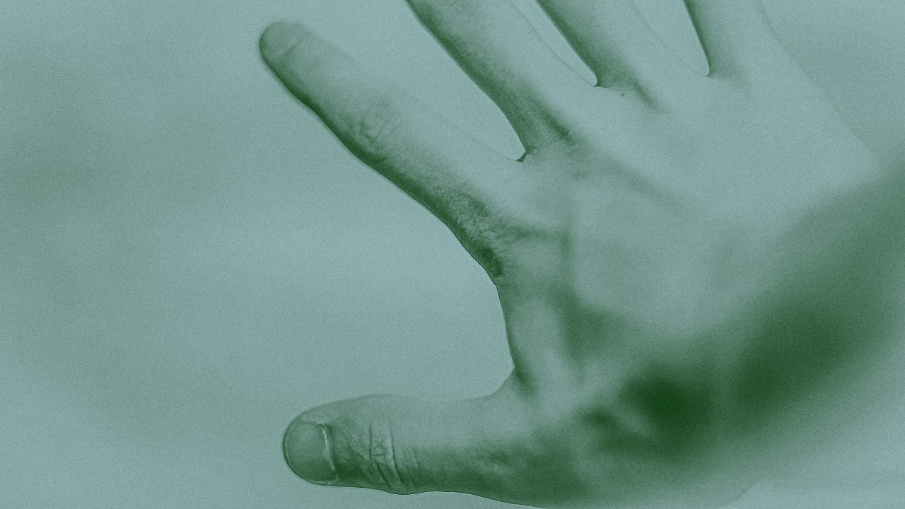 How to decode the silent language of leaders