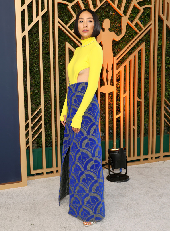 In a visual rebuke to Putin, Ukraine's colors are being displayed in p